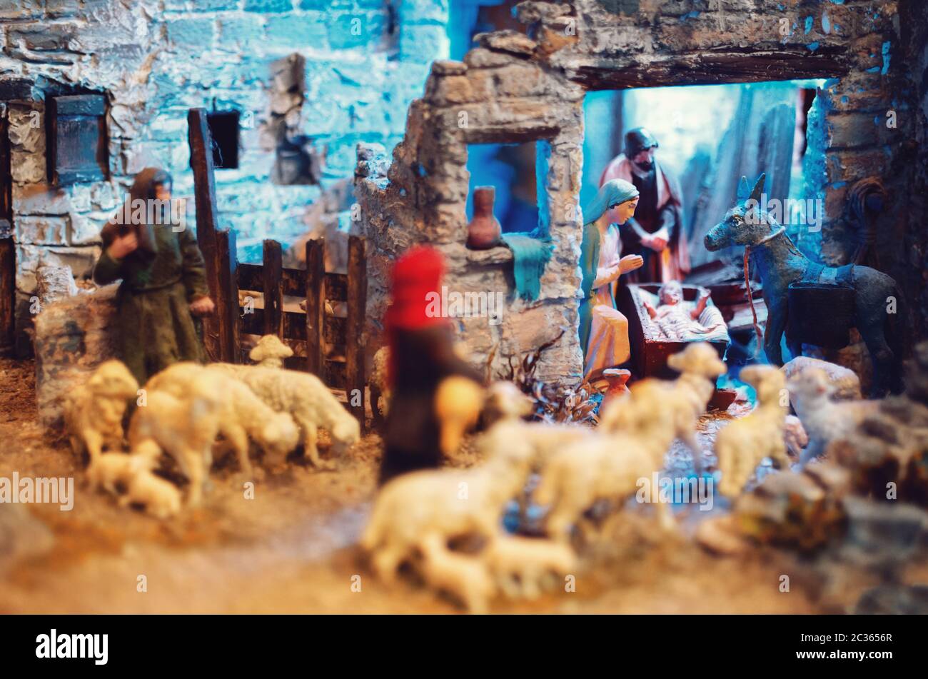 Traditional italian handmade presepe (nativity scene Stock Photo - Alamy