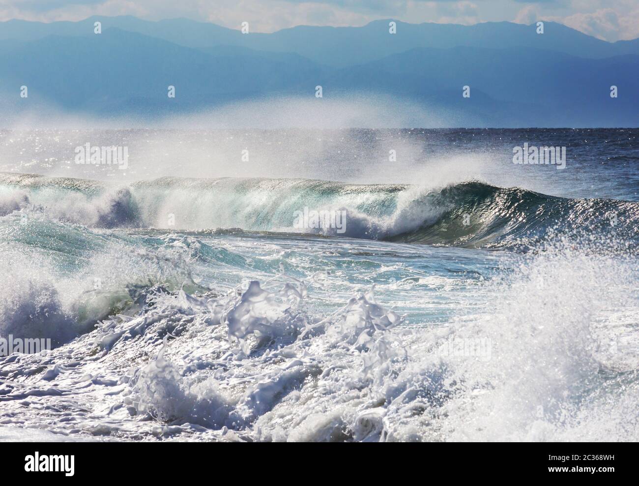 Waves crashin hi-res stock photography and images - Alamy