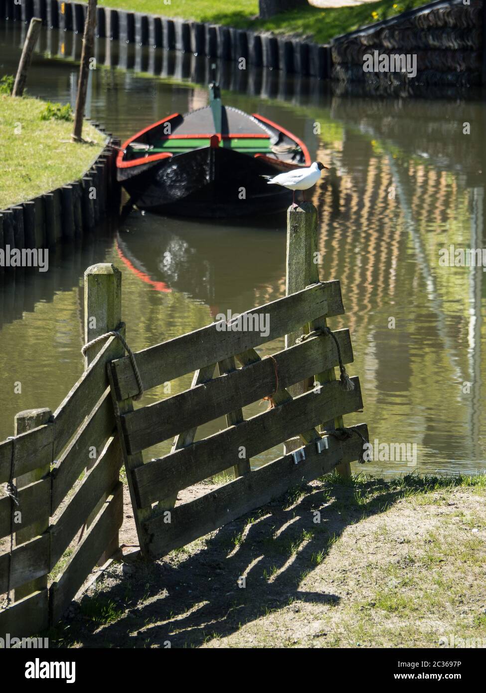 Boat fence hi-res stock photography and images - Alamy