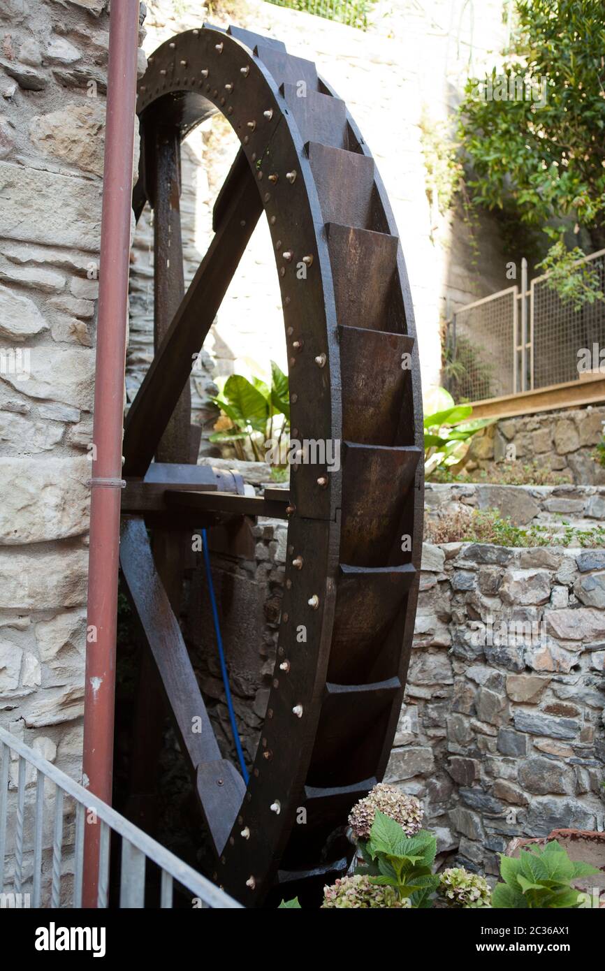 Mechanics of watermill hi-res stock photography and images - Alamy