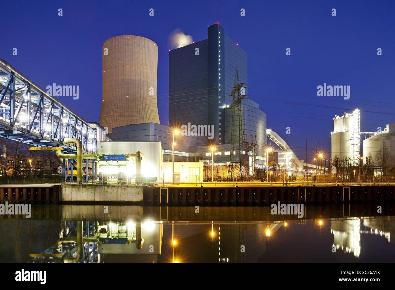 Coal-fired power plant Datteln 4 on the Datteln-Hamm Canal in the ...