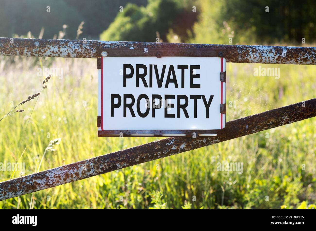 Private property notice on gate hi-res stock photography and images - Alamy