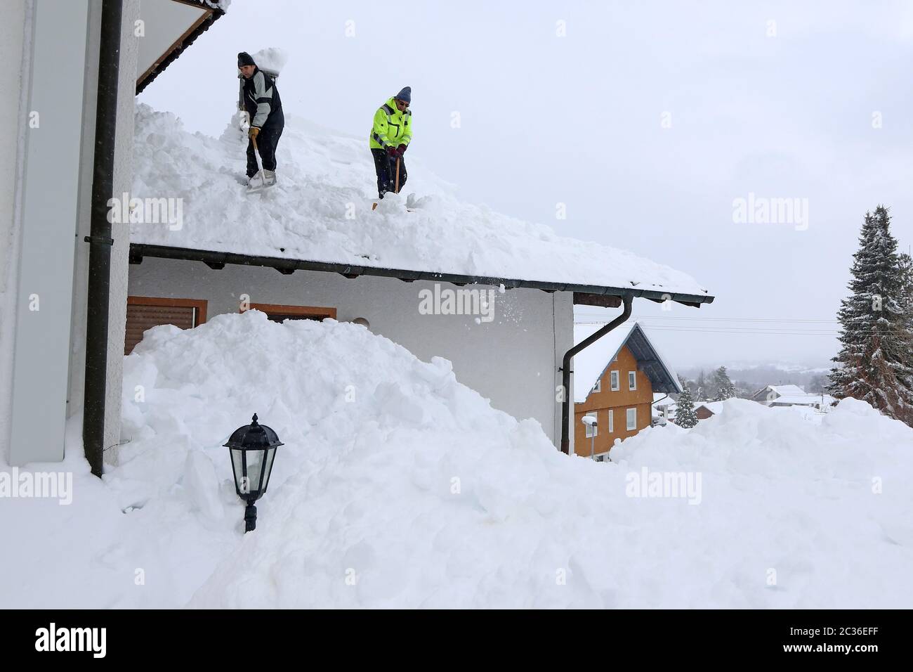 High snow load hi-res stock photography and images - Alamy