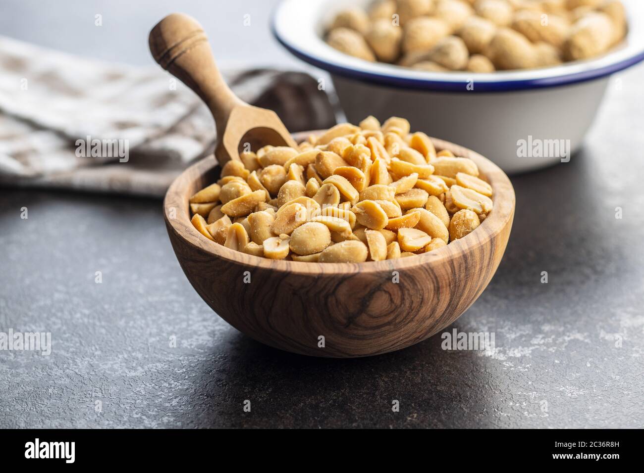 Roasted salted peanuts. Crispy nuts in bowl Stock Photo - Alamy