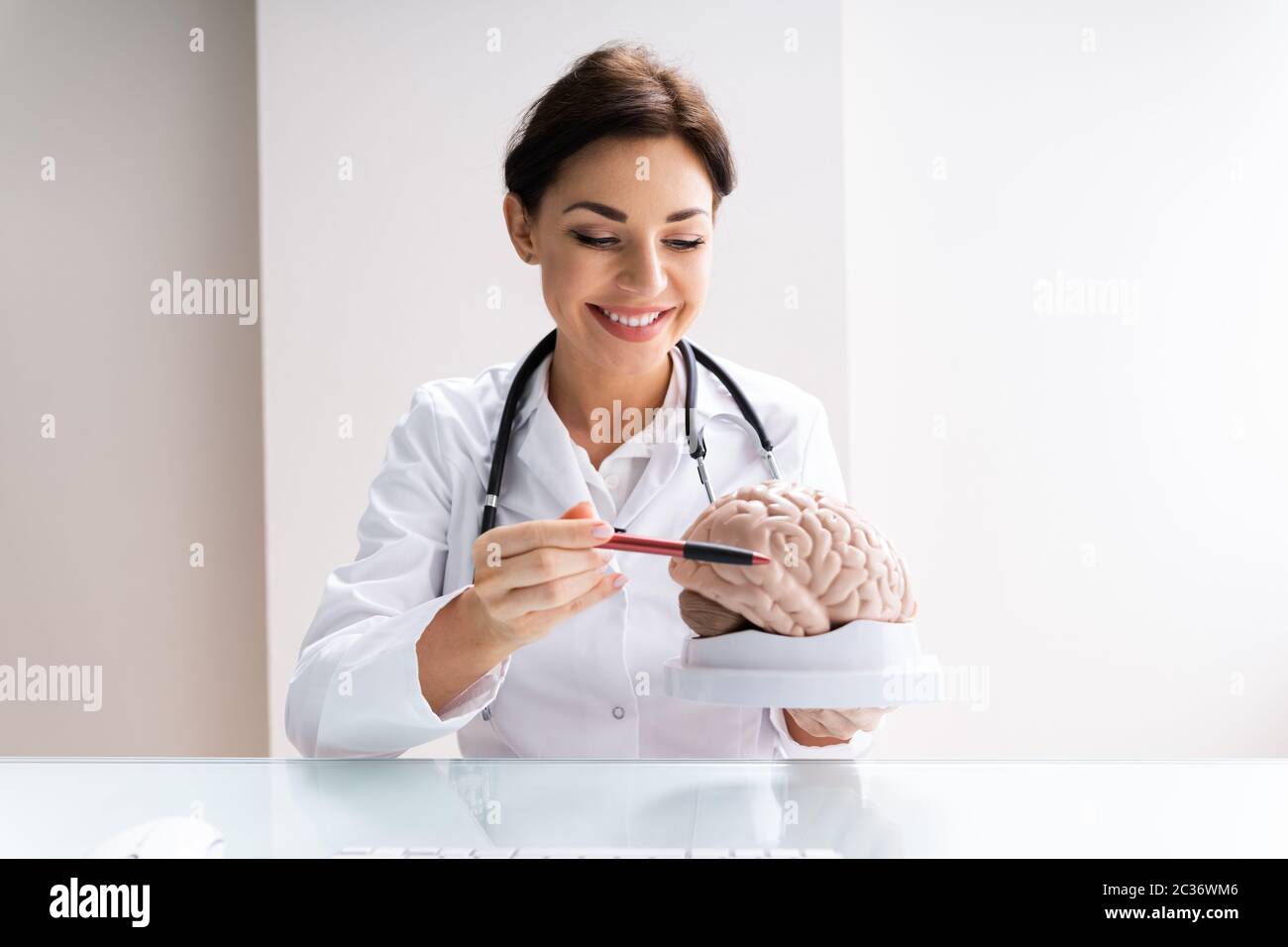 Brain Surgeon Or Neurologist Doctor Explaining To Patient Stock Photo ...