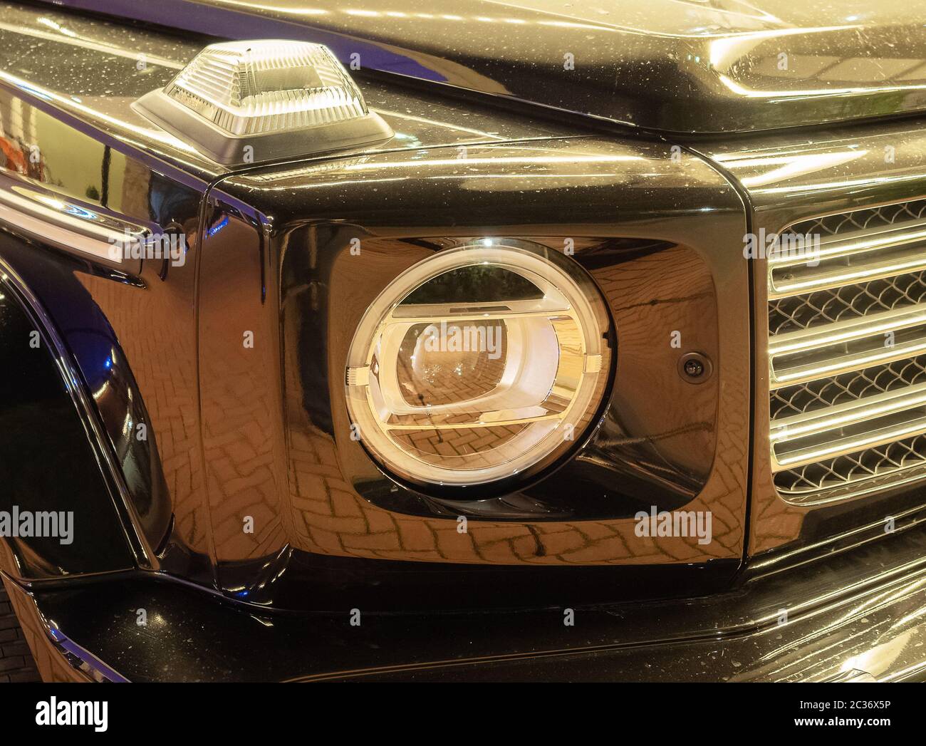 Mercedes headlights hi-res stock photography and images - Alamy