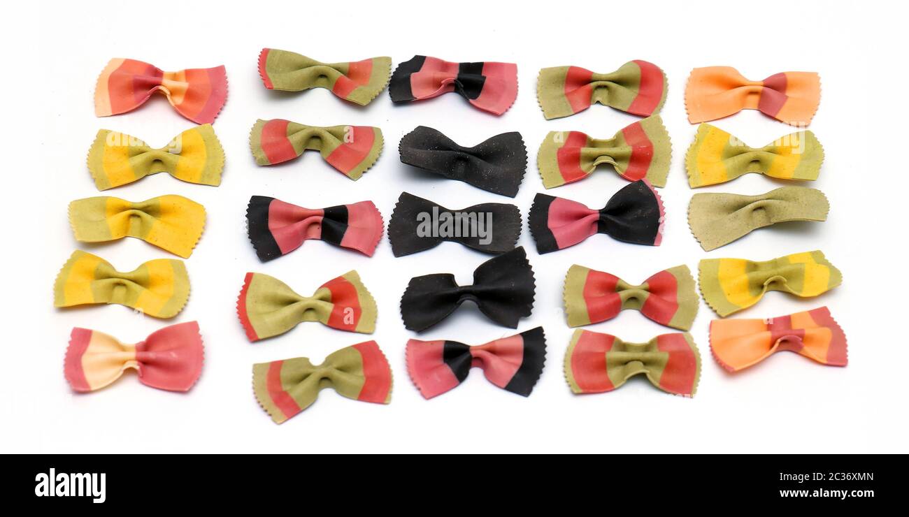 Pasta bow shape in row hi-res stock photography and images - Alamy