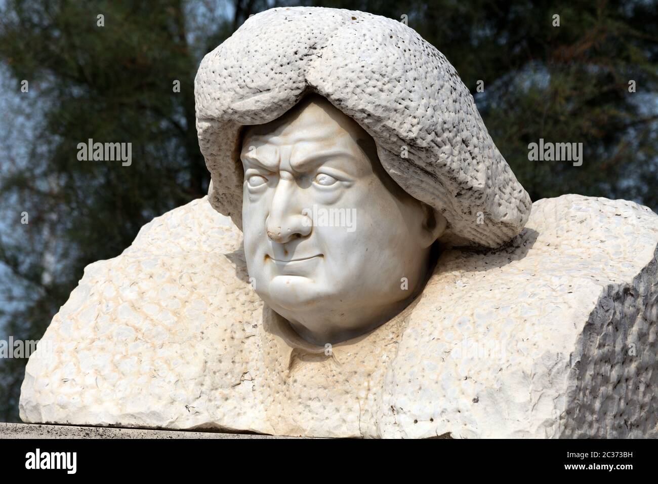 Huge sculptured face hi-res stock photography and images - Alamy