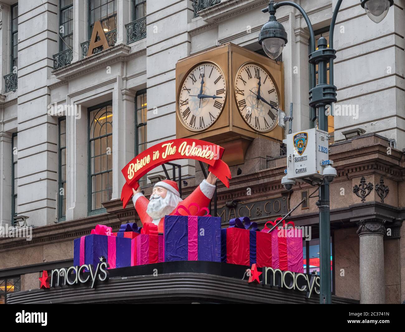 18 clock hi-res stock photography and images - Alamy