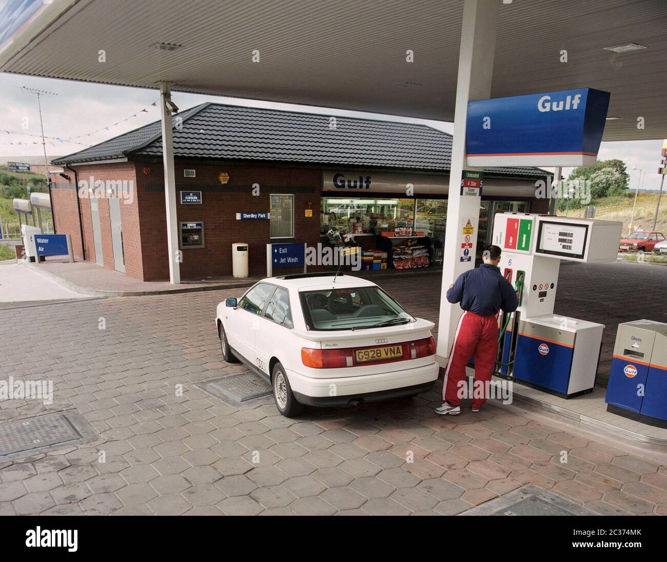 1990s petrol station uk hi-res stock photography and images - Alamy