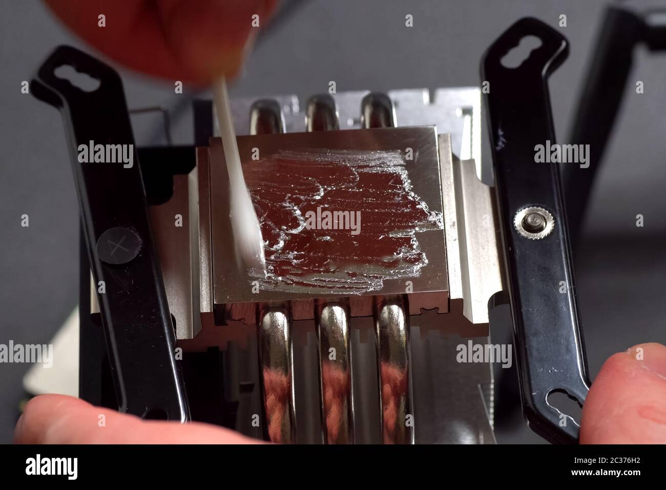 Application of liquid metal to the radiator of the central processor ...
