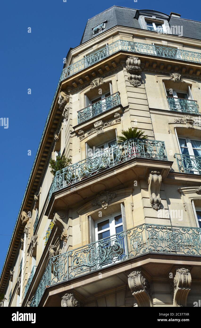 Place de ternes hi-res stock photography and images - Alamy