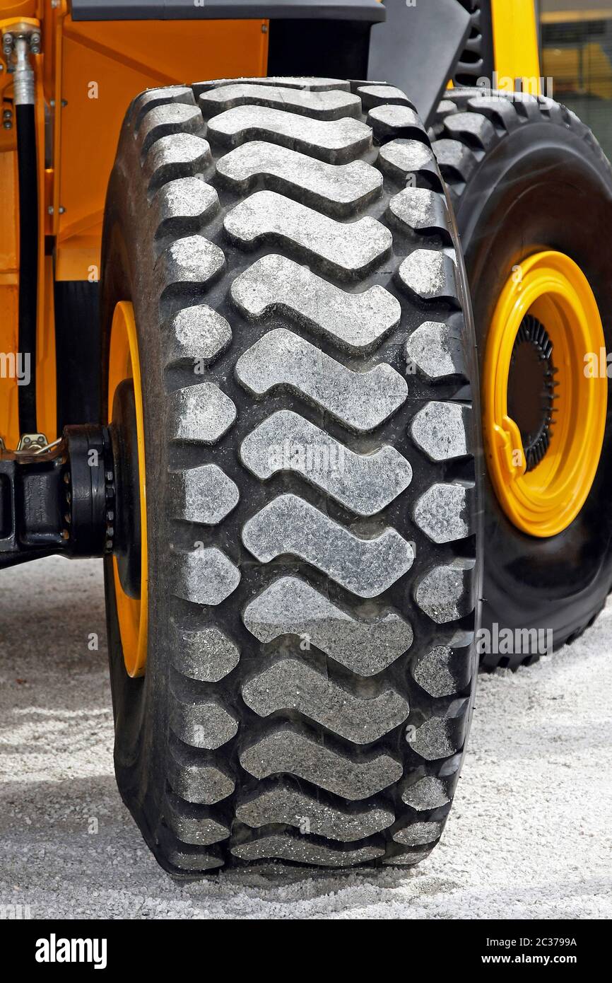 Big tyre hi-res stock photography and images - Alamy