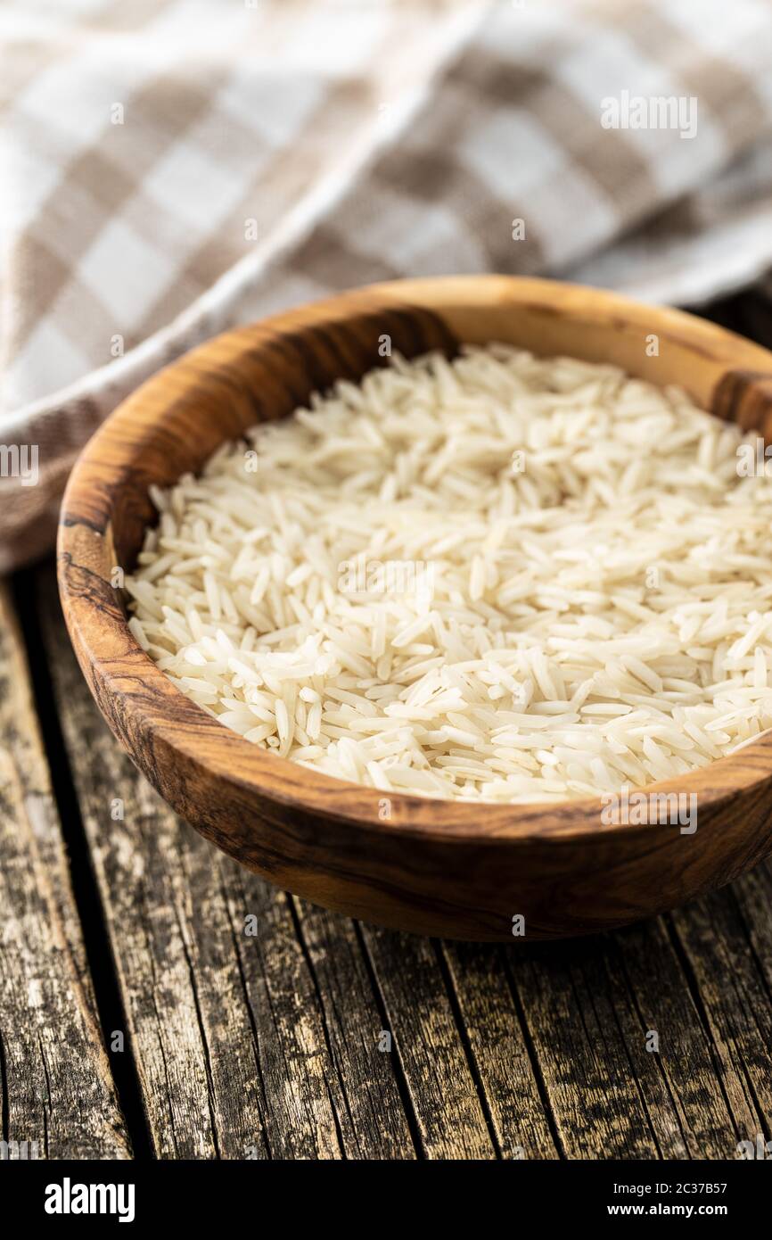 Uncooked indian long rice in bowl Stock Photo - Alamy
