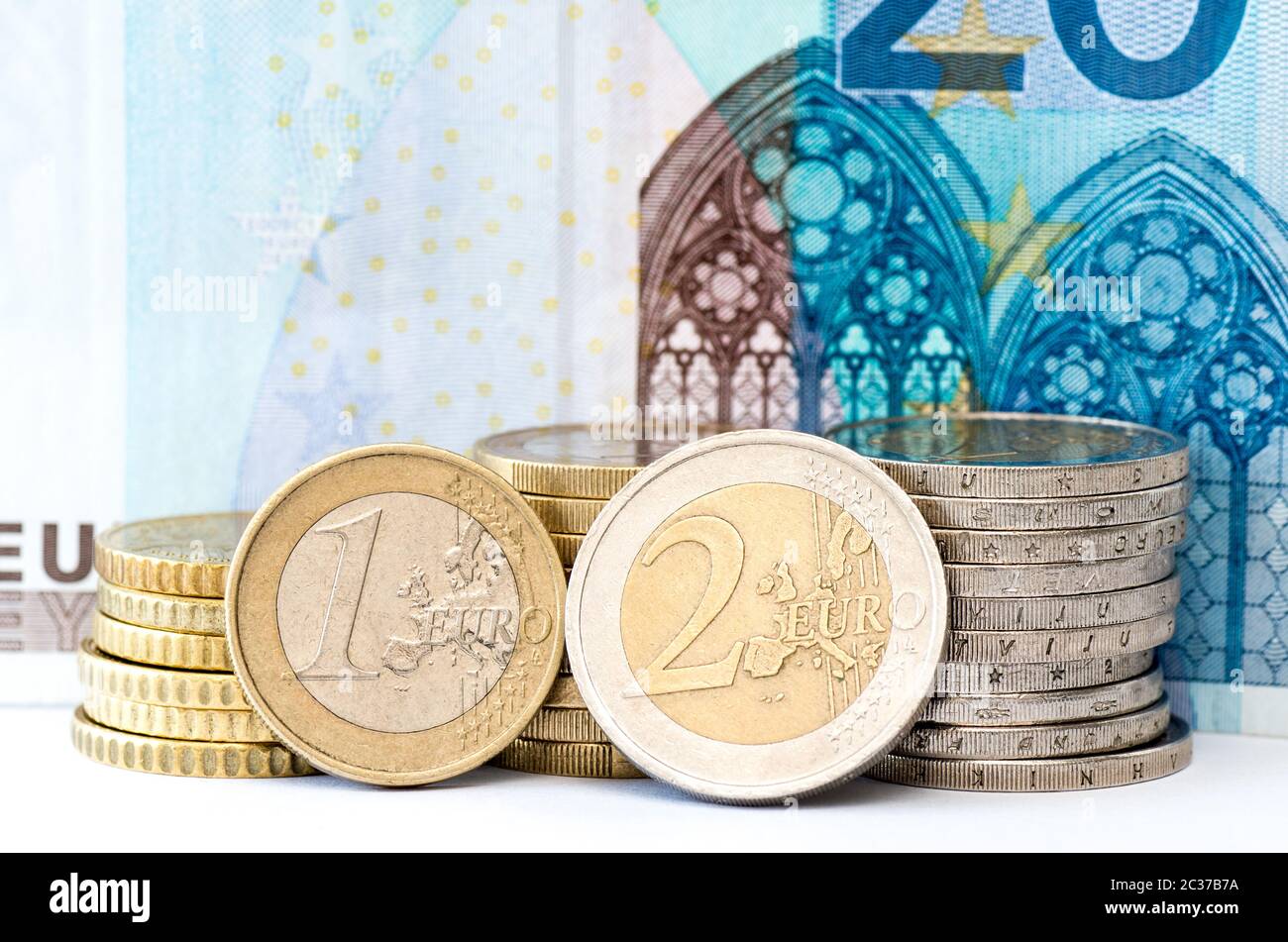 Stacks chart of gold coins isolated on white background Stock Photo - Alamy