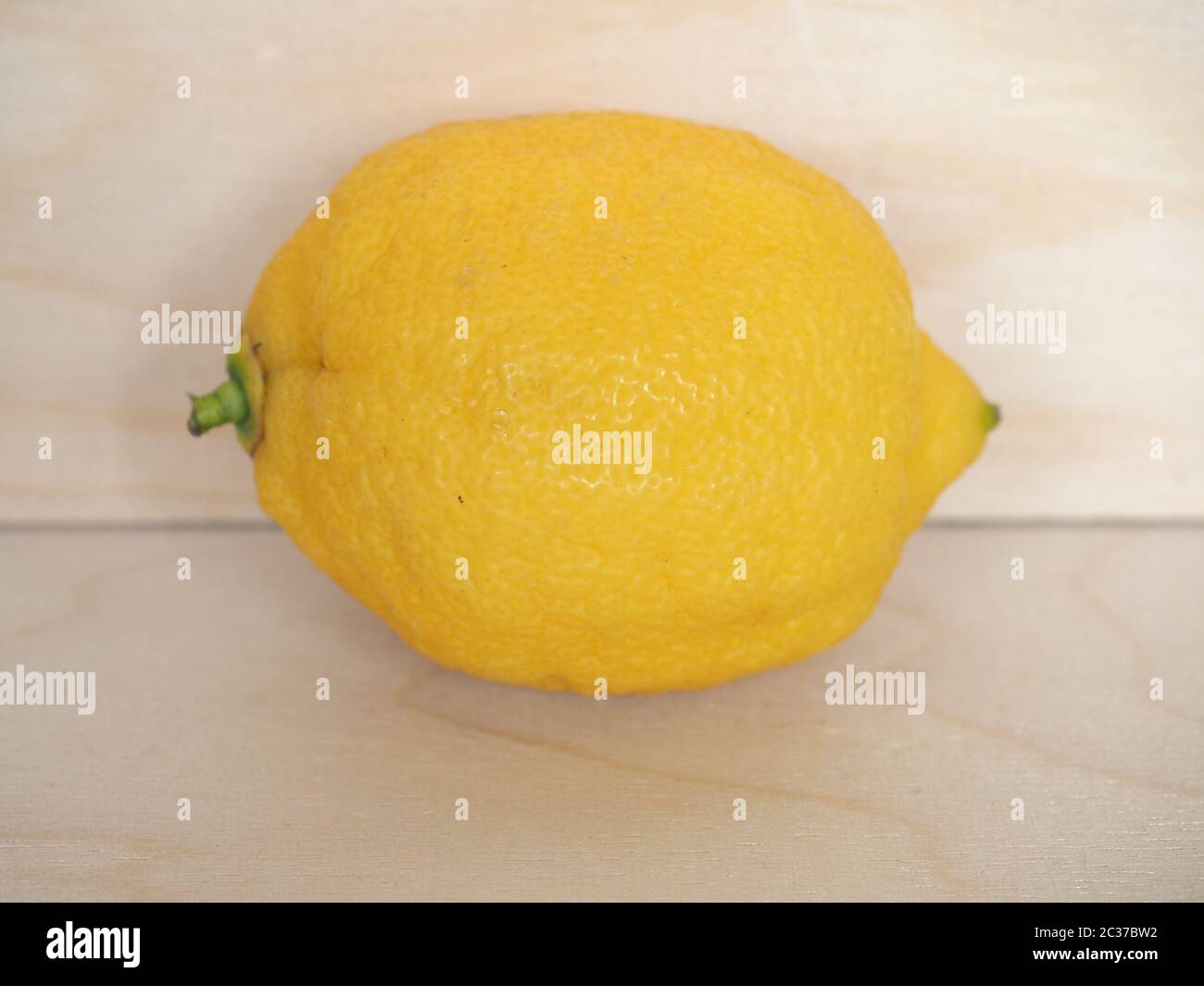 yellow lemon (Citrus x limon) fruit vegetarian food Stock Photo - Alamy
