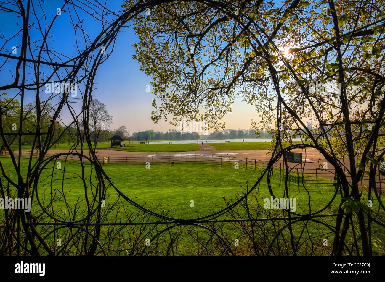 Hyde park london spring hi-res stock photography and images - Alamy