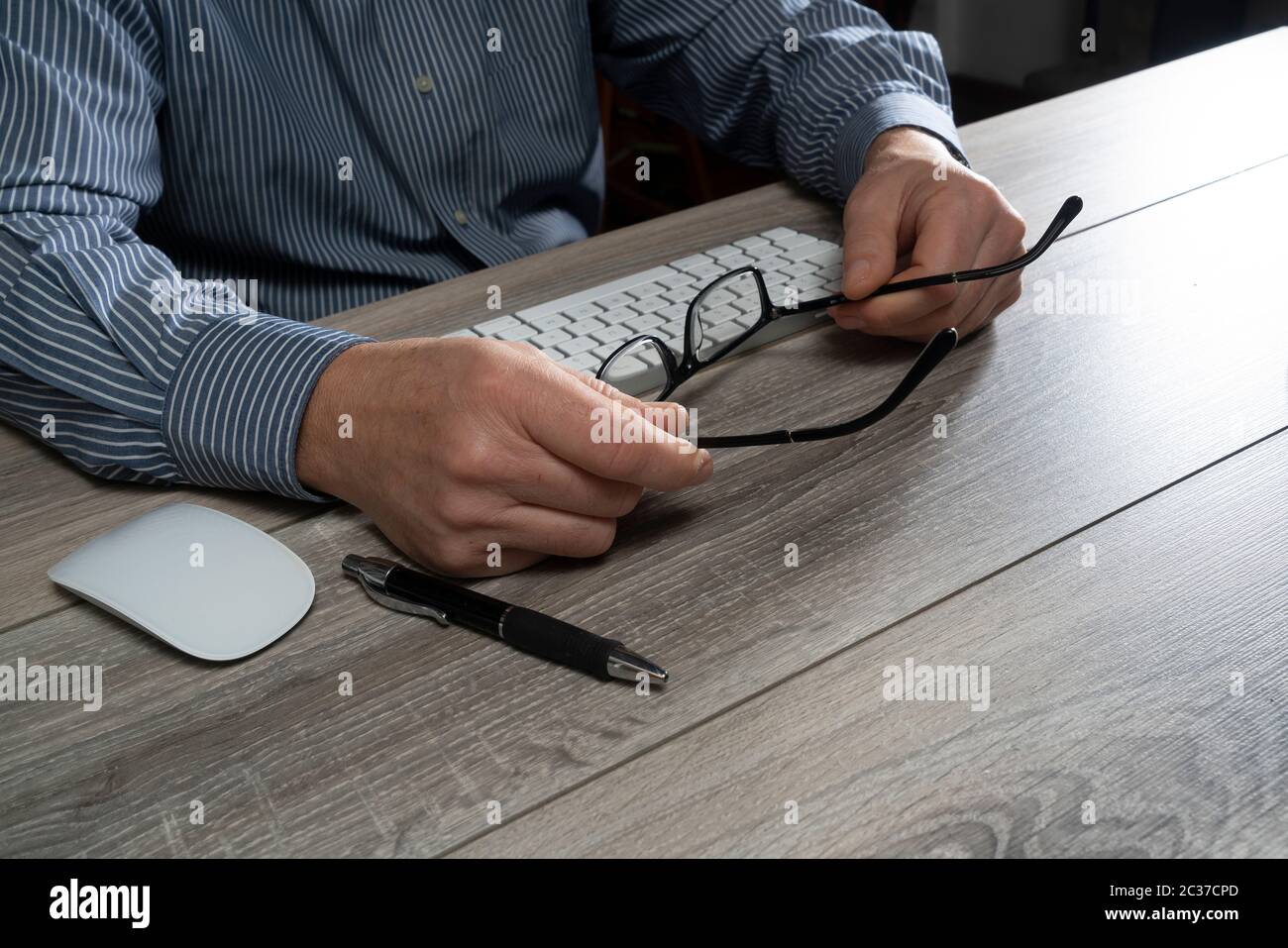 Explaining gestures hi-res stock photography and images - Alamy