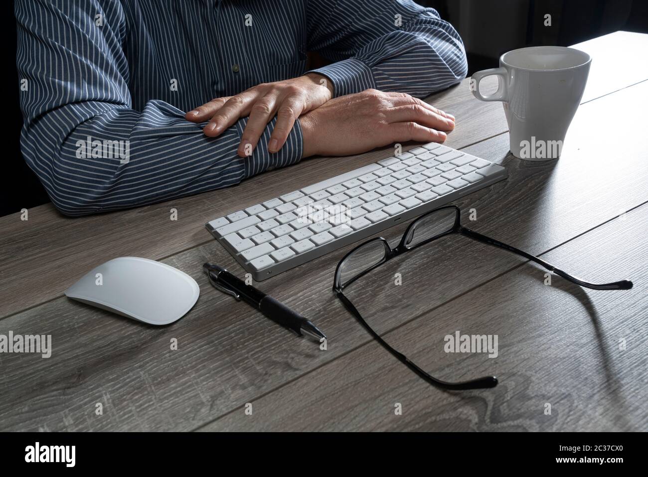 drink coffee while working in front of the computer Stock Photo - Alamy