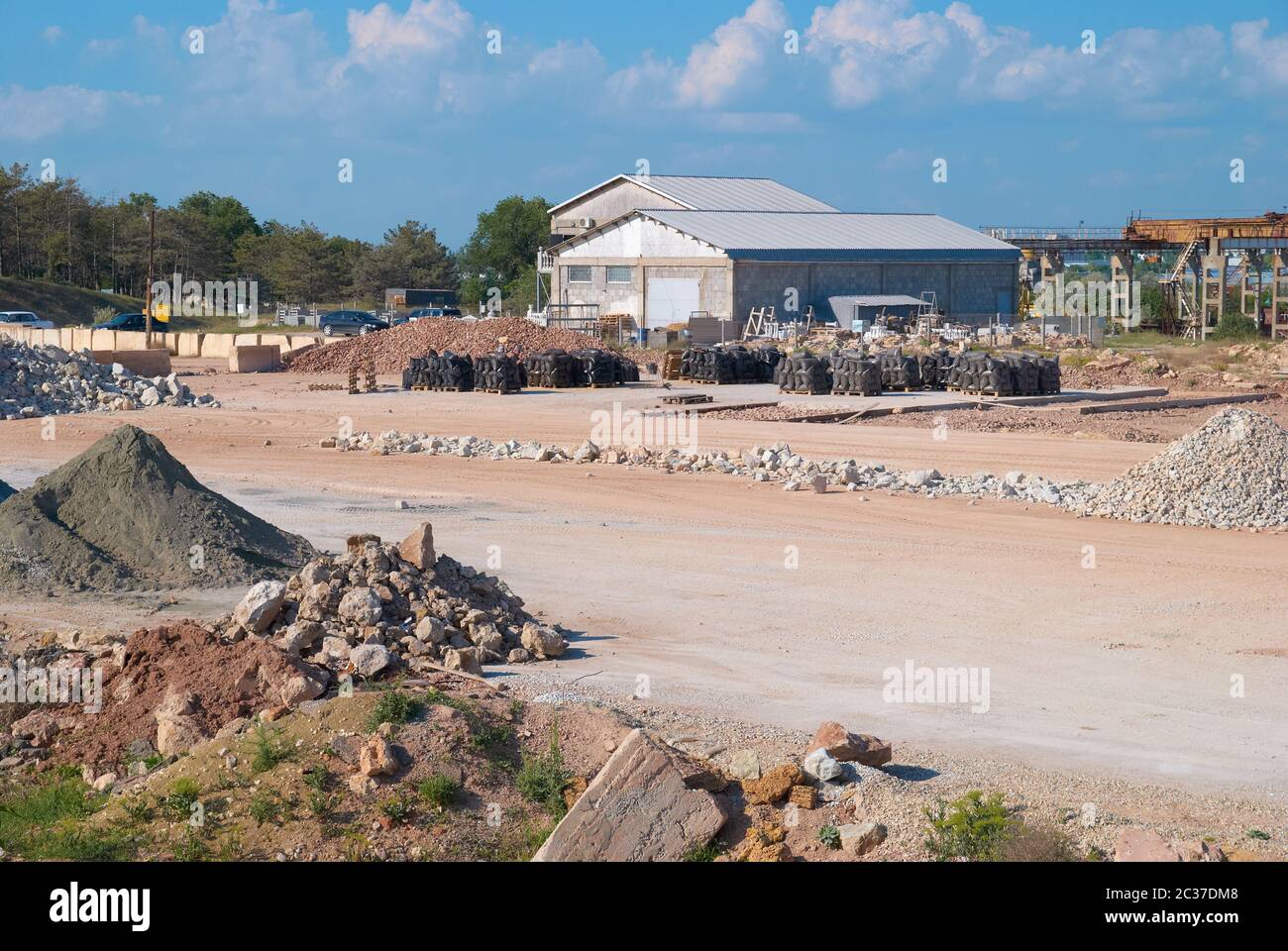 Stone and sand industry. Factory with constructions and warehouse Stock ...
