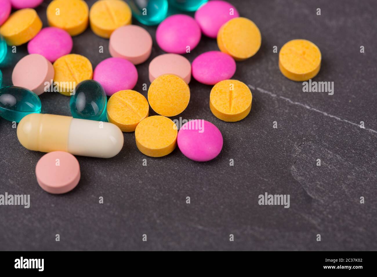 different tablets pills capsule heap mix therapy drugs Stock Photo - Alamy