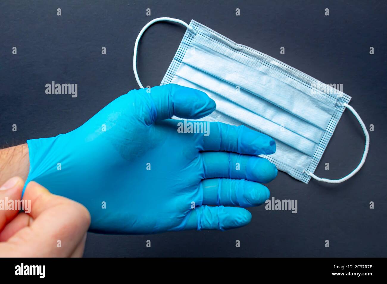 A medical first responder wearing gloves and face mask Stock Photo - Alamy