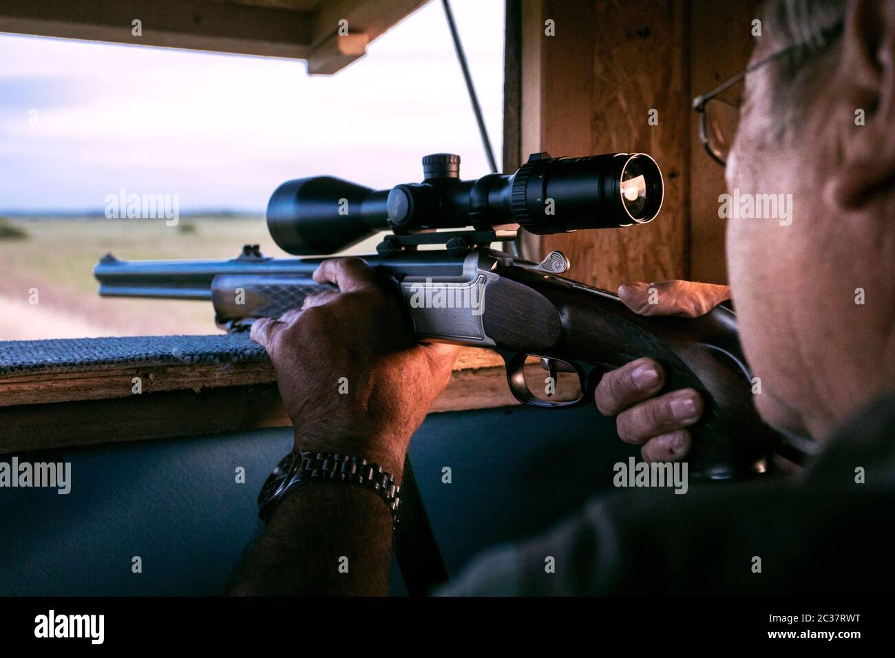 Rifle scope hunter hi-res stock photography and images - Alamy