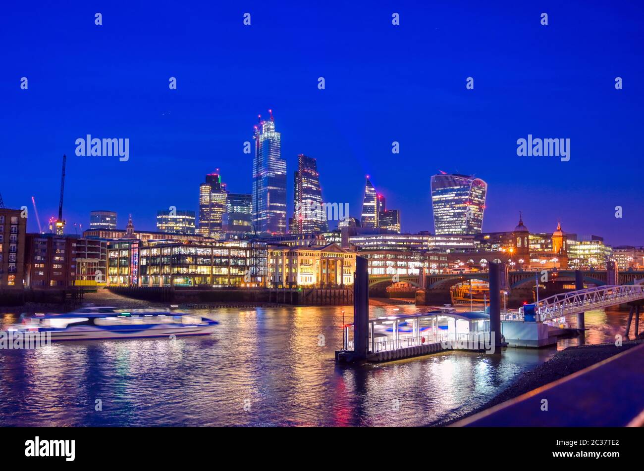 Town skyline and river thames hi-res stock photography and images - Alamy