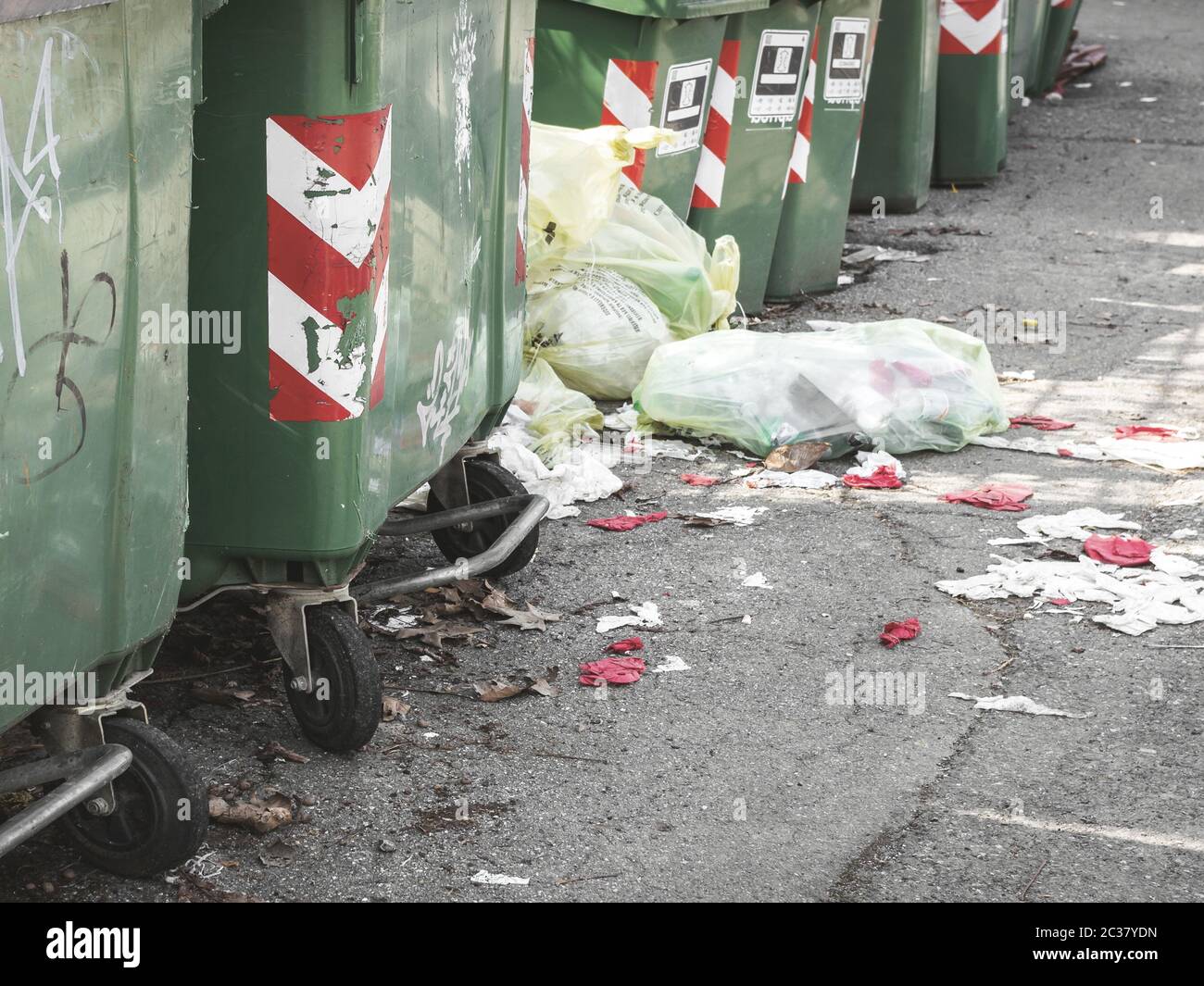 Abandoned cans hi-res stock photography and images - Alamy