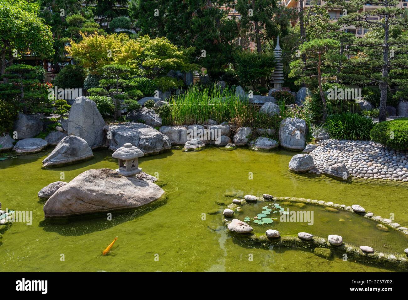 Japanese garden design principles hi-res stock photography and images ...