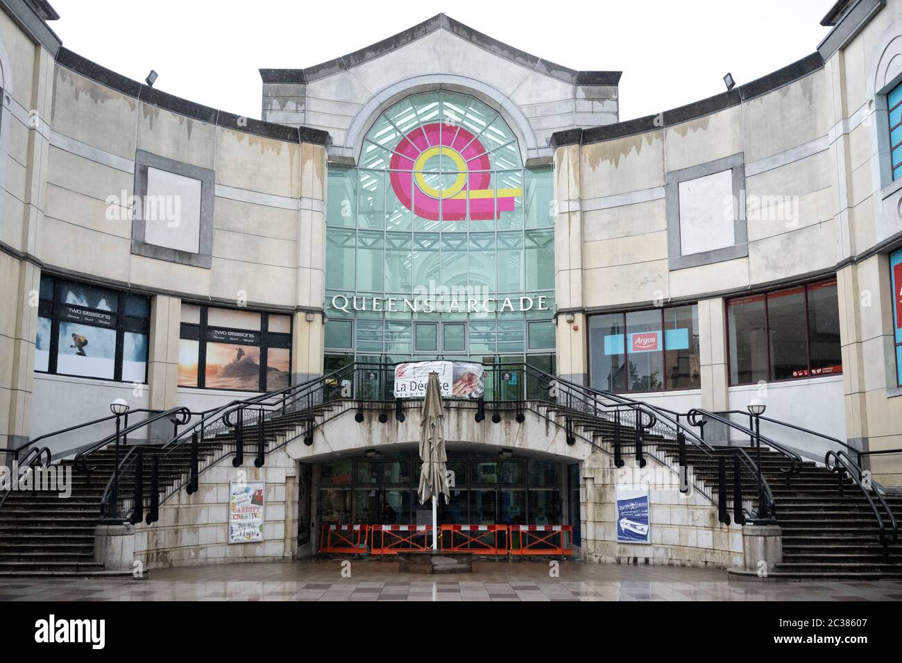 Queens arcade shopping centre cardiff hi-res stock photography and ...