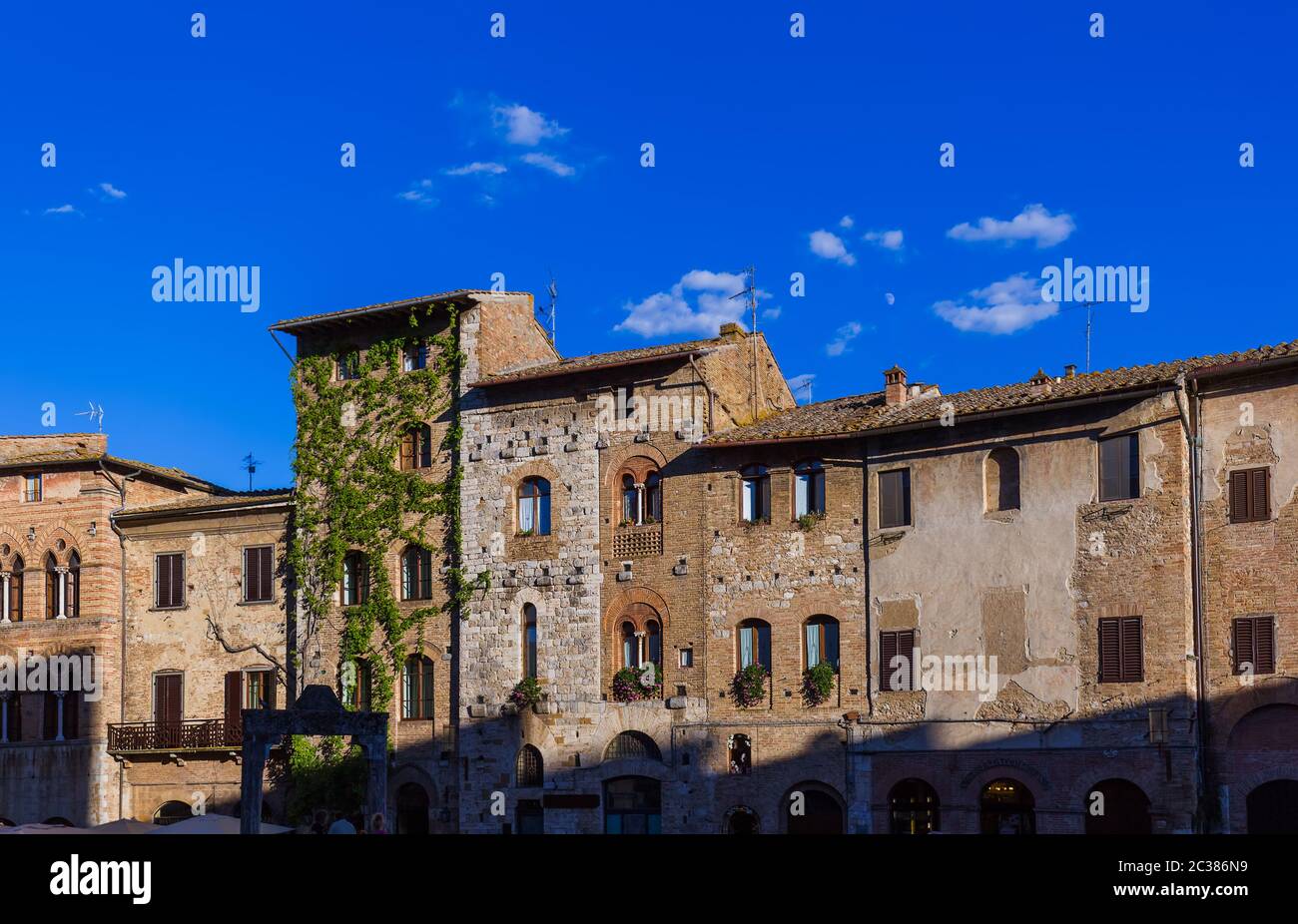 San gimignano medieval hi-res stock photography and images - Alamy