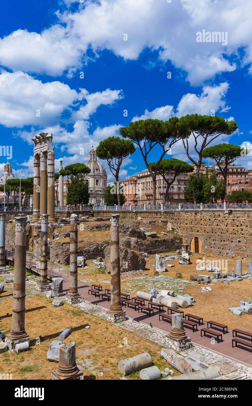 Roman ruins in Rome Italy Stock Photo - Alamy