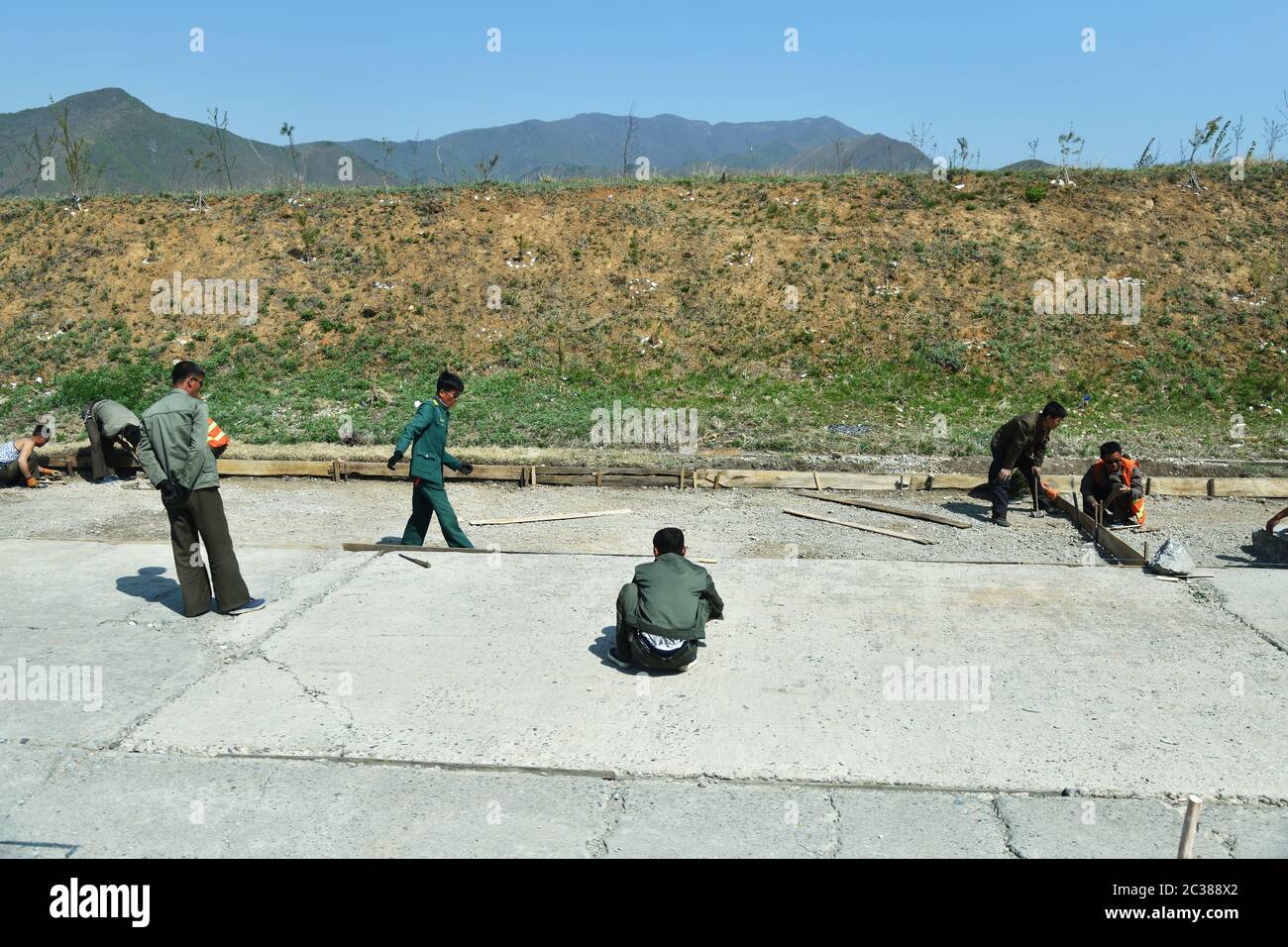 Korean construction workers hi-res stock photography and images - Alamy