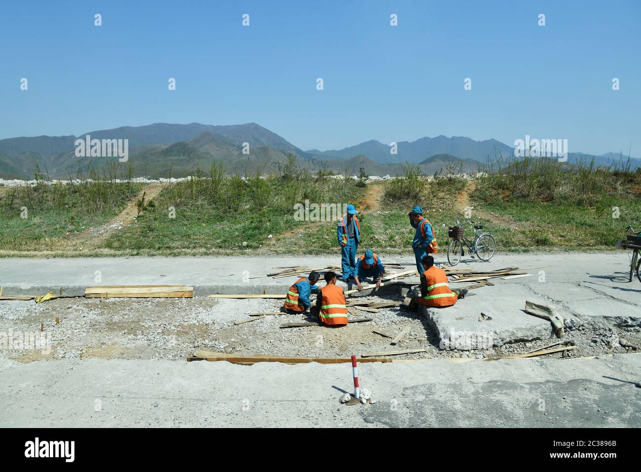Construction workers north korea hi-res stock photography and images ...