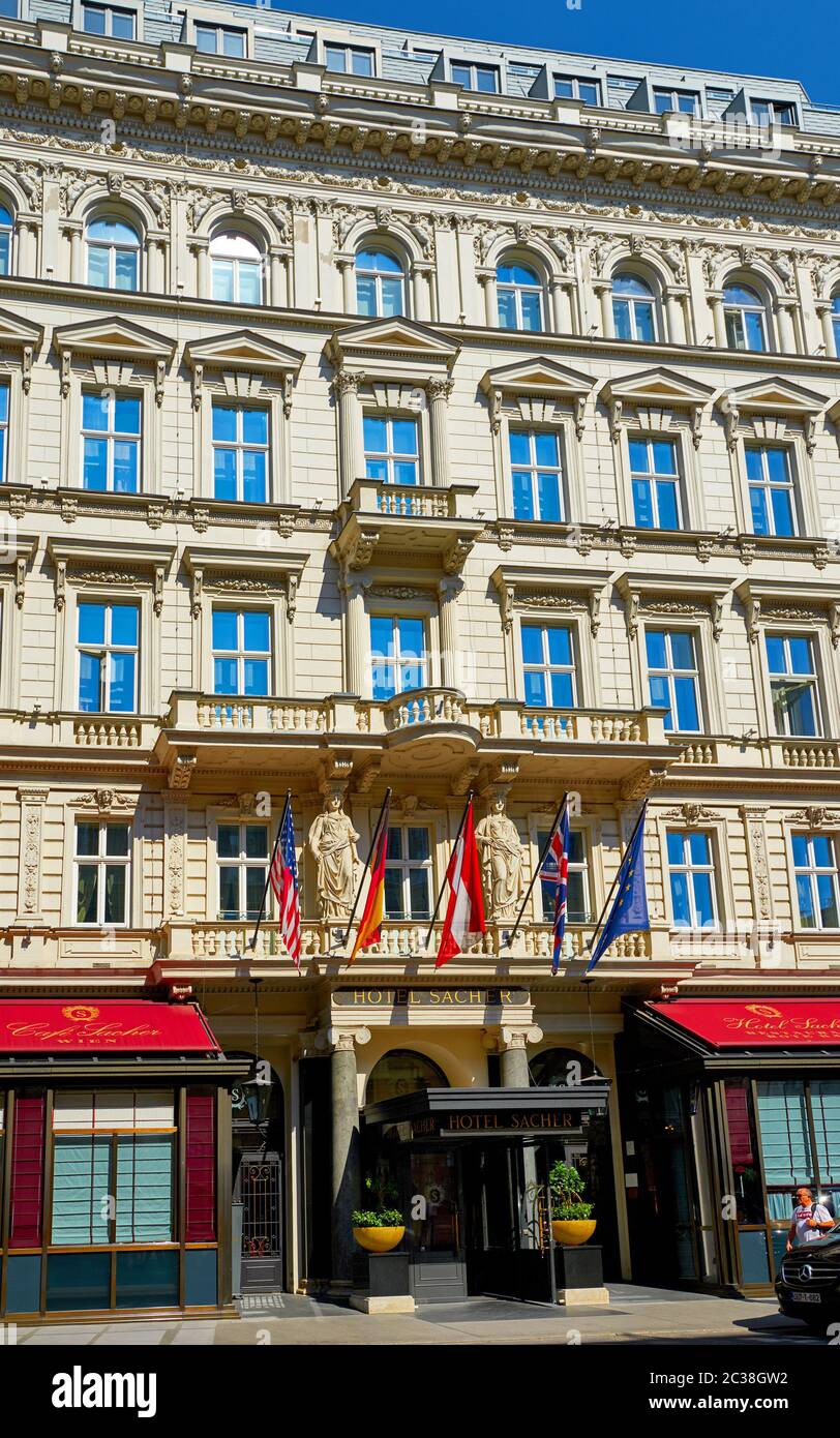 Exterior vienna state opera house hi-res stock photography and images ...