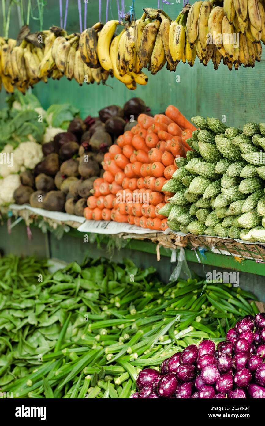 fresh fruit and vegetables at rustic farmers market Stock Photo - Alamy