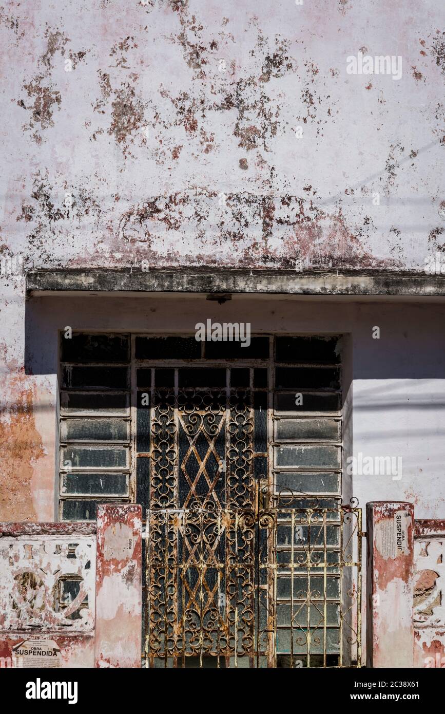 Run down neighbourhood hi-res stock photography and images - Alamy