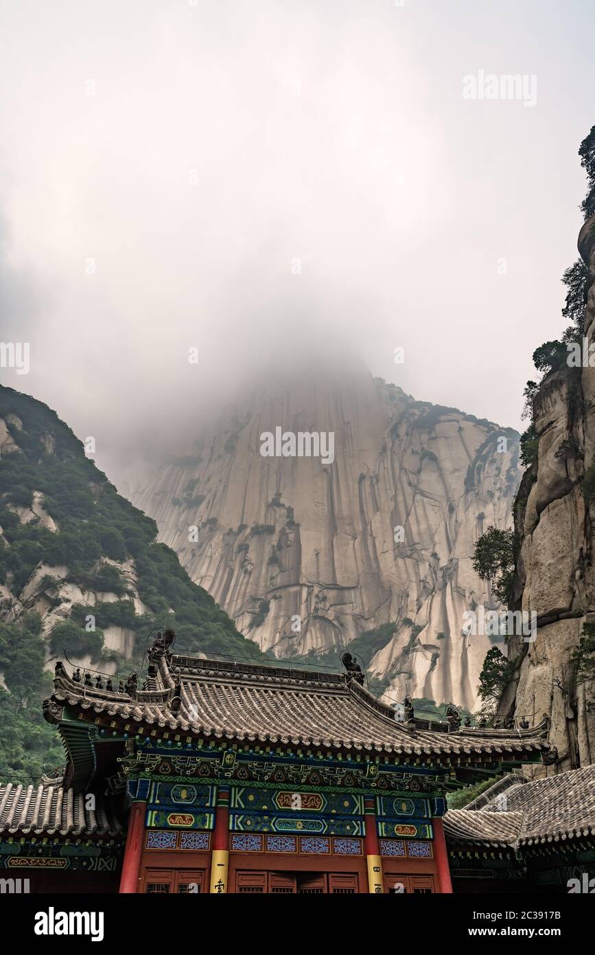 Buddhist temple below Huashan mountain Stock Photo - Alamy
