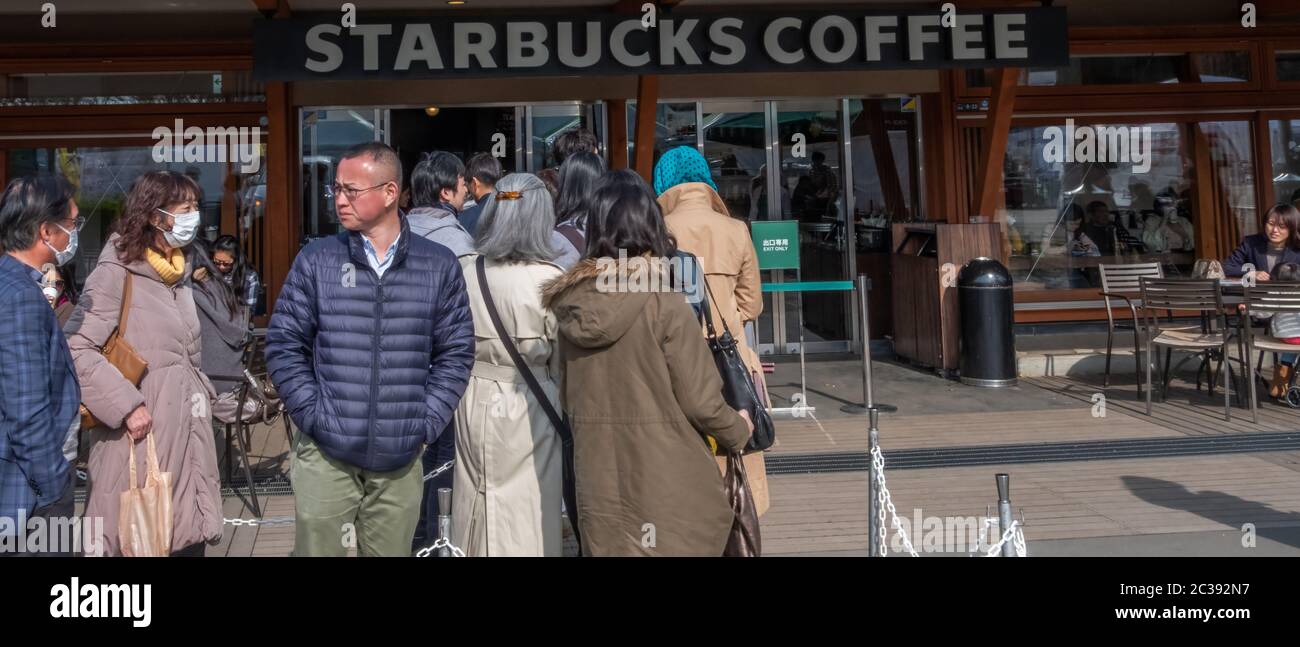 Queue line people starbucks cafe hi-res stock photography and images ...