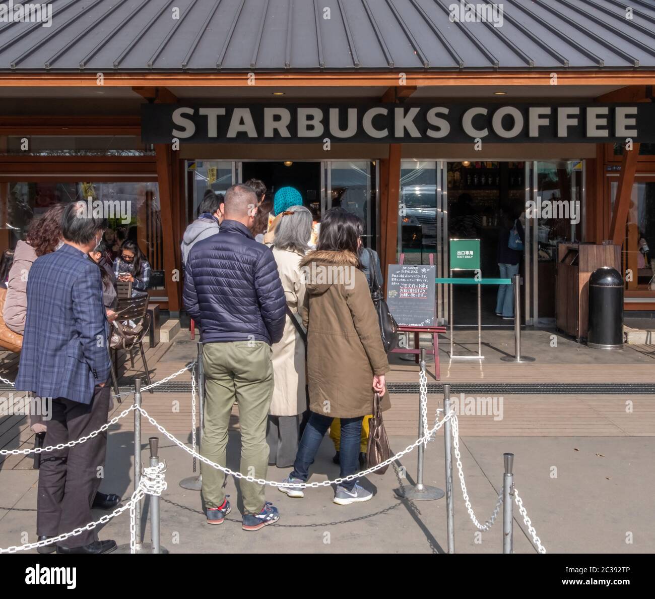 Queue line people starbucks cafe hi-res stock photography and images ...