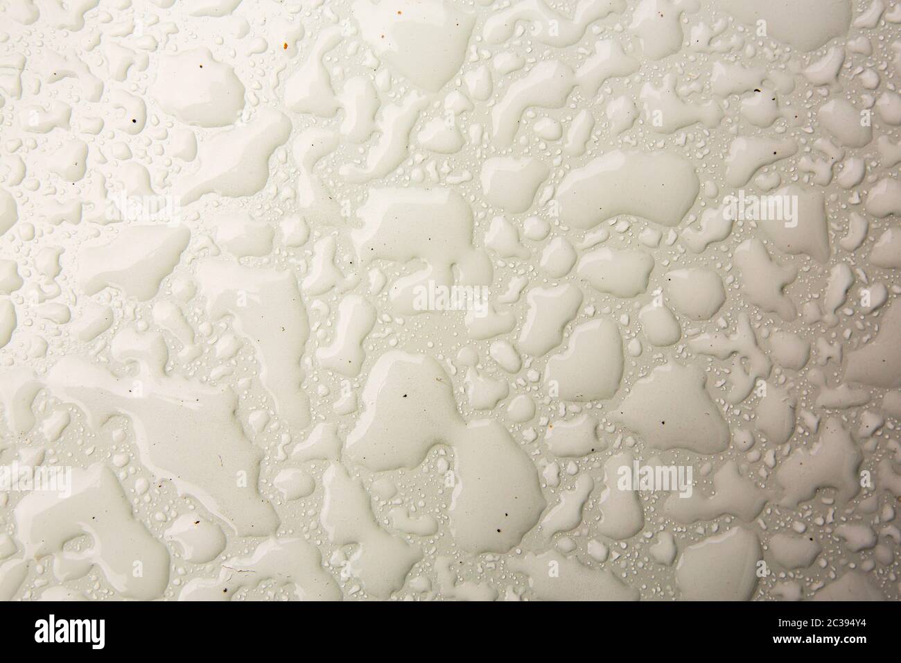 Rain patterns on an outside table Stock Photo - Alamy