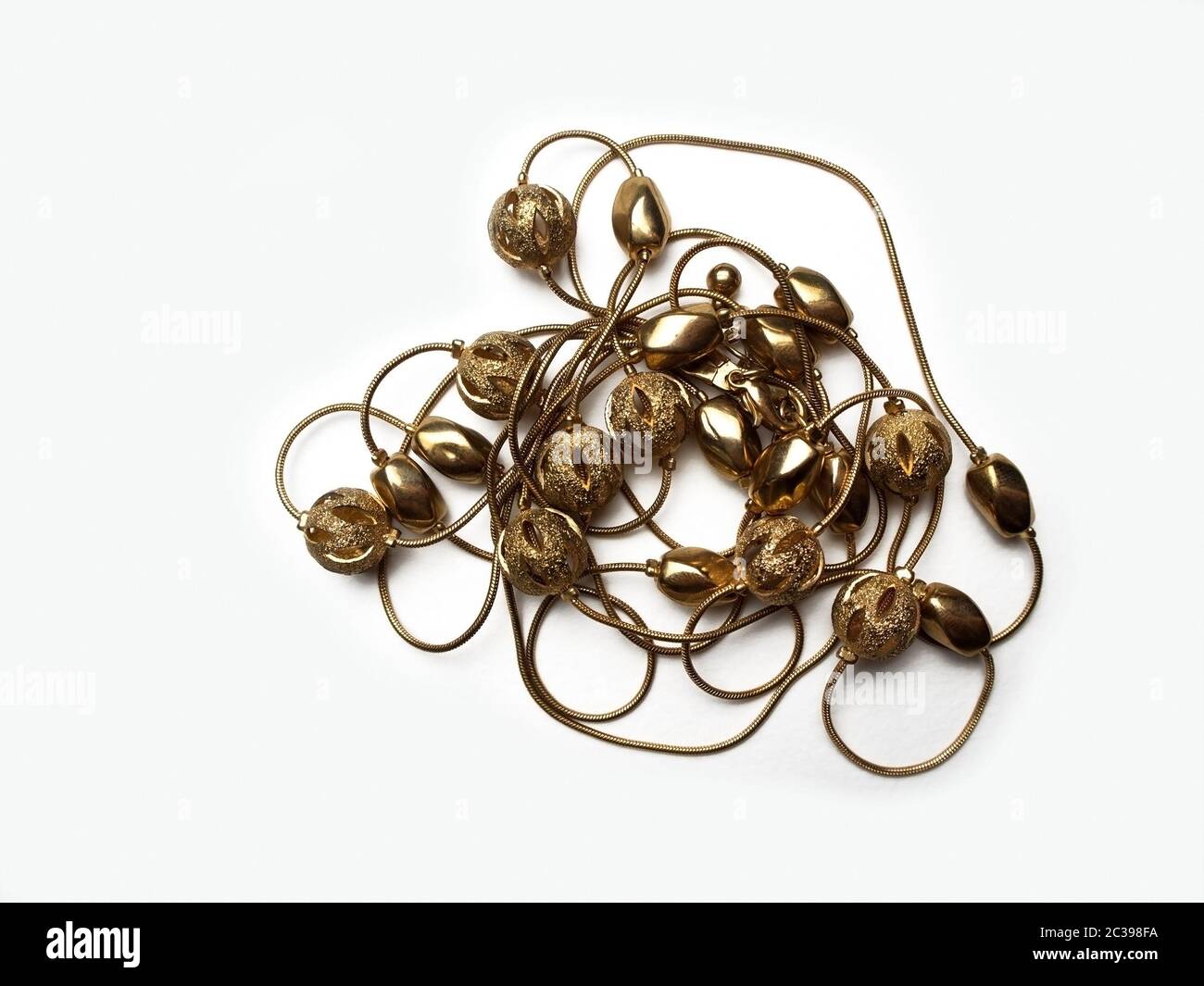 Gold jewelry background hi-res stock photography and images - Alamy