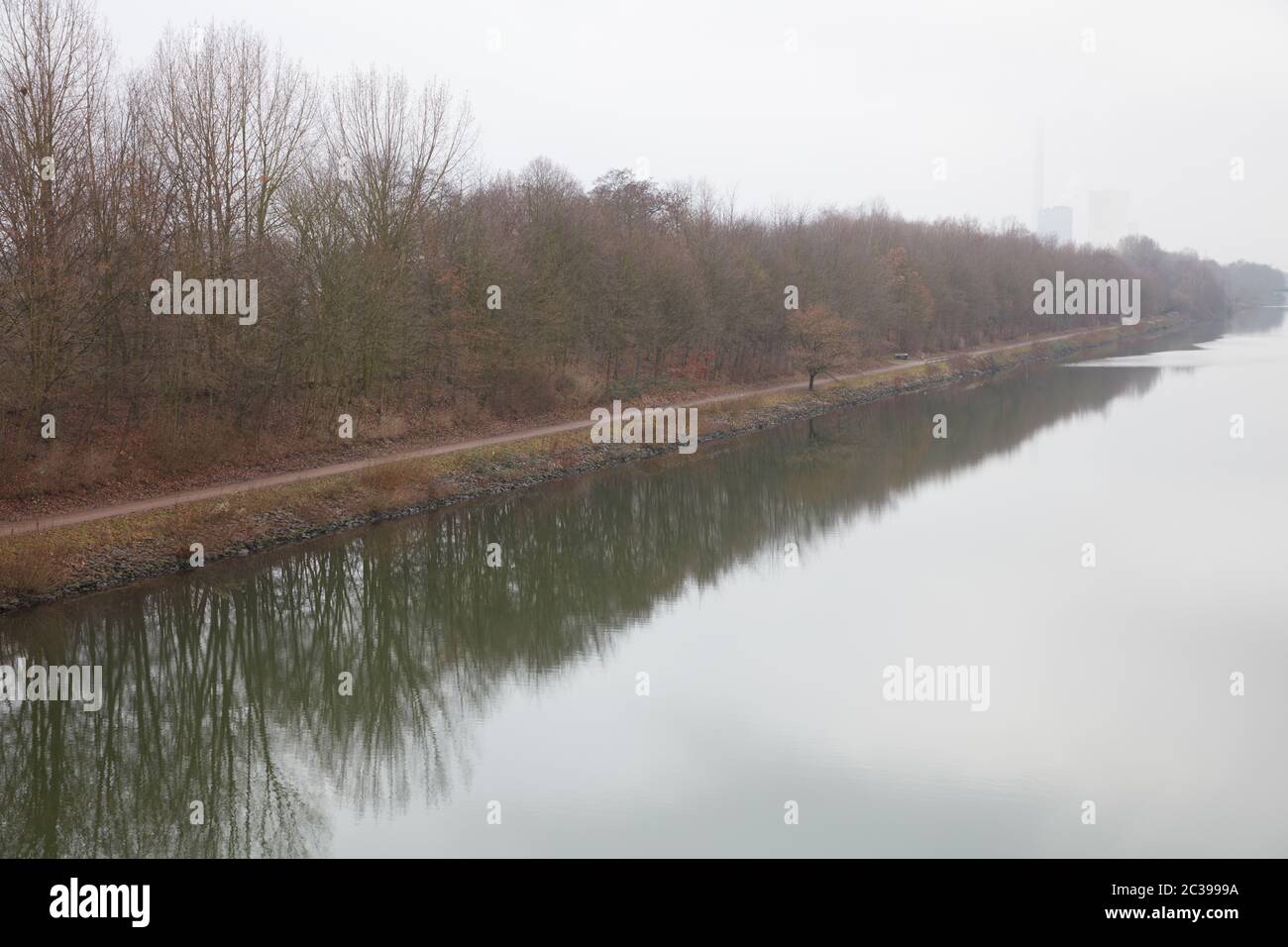 Wide empty shore hi-res stock photography and images - Alamy