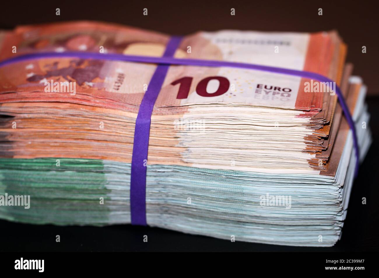 100 euro banknotes bundled hi-res stock photography and images - Alamy