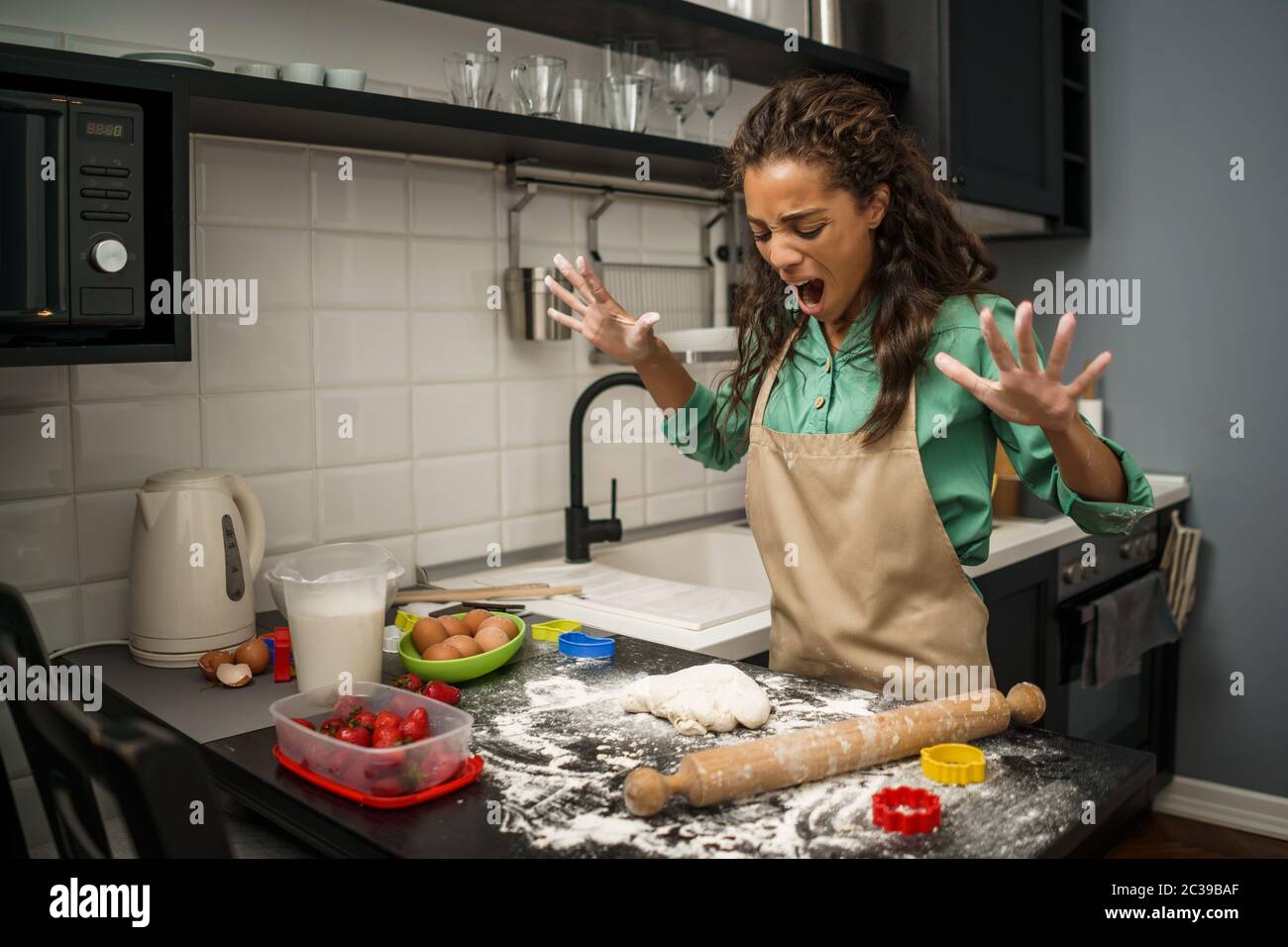 African american baking cookies hi-res stock photography and images - Alamy