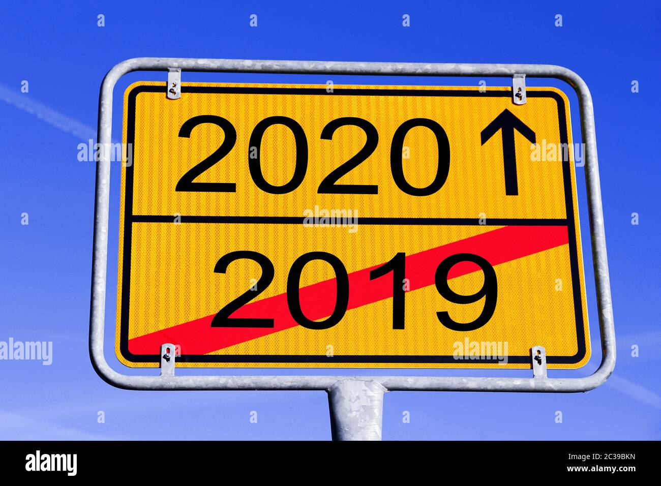 Road sign with the year 2019 to 2020 Stock Photo - Alamy