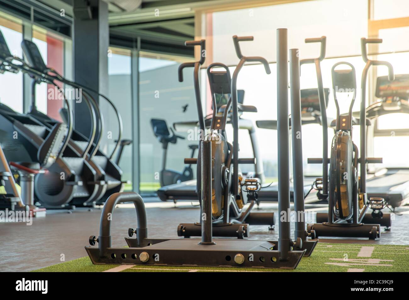 new fitness machines in a modern gym Stock Photo - Alamy