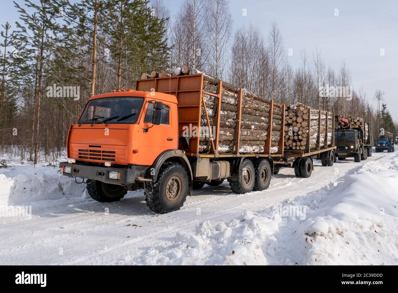 Trucks loaded timber move hi-res stock photography and images - Alamy