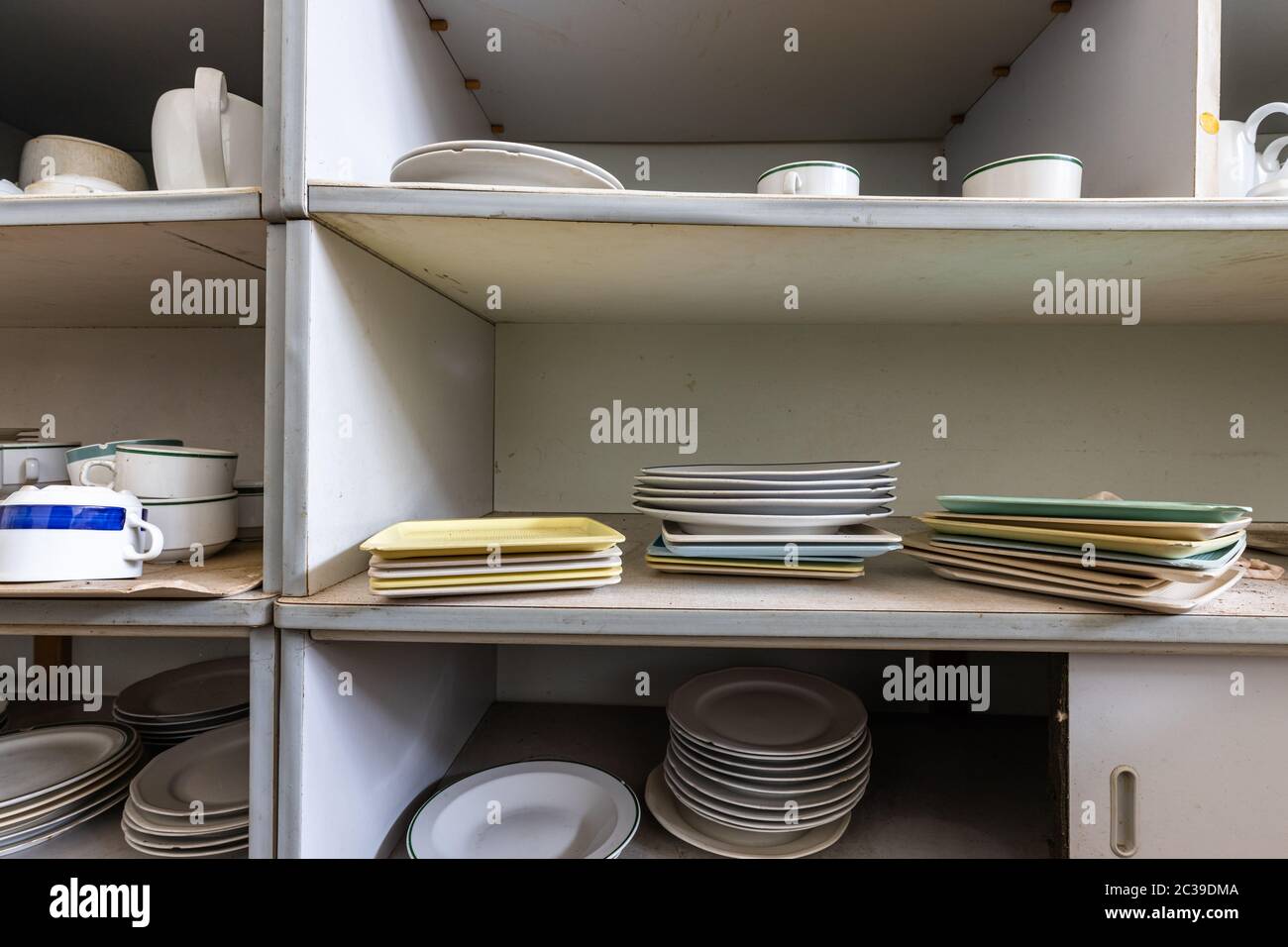 Old plates hi-res stock photography and images - Alamy